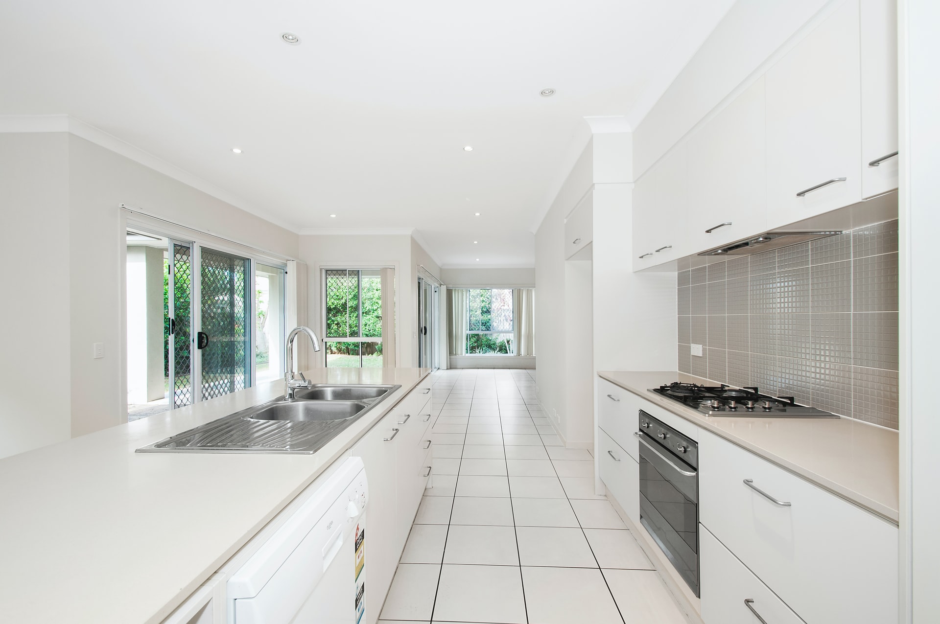 7 Design Tips for Galley Kitchen & Its Benefits!